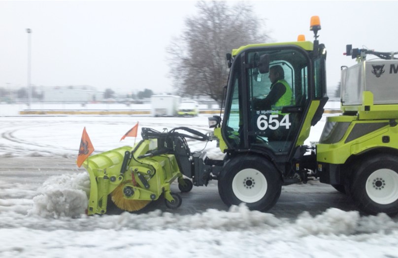 COMBI SNOW PLOUGH & BRUSH - Multihog