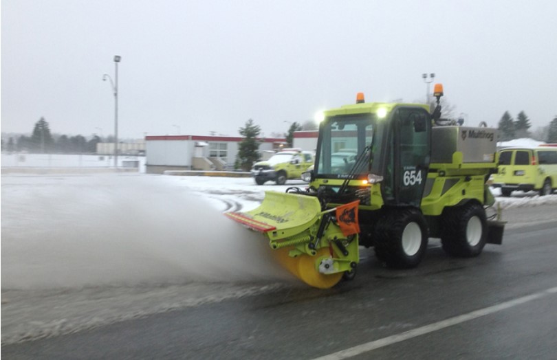 COMBI SNOW PLOUGH & BRUSH - Multihog